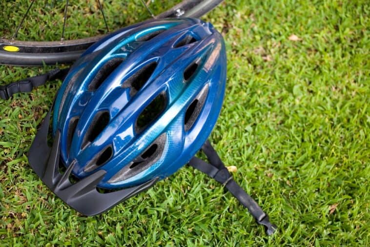 How to Choose a Bicycle Helmet (Types & Options) - Cycle Baron